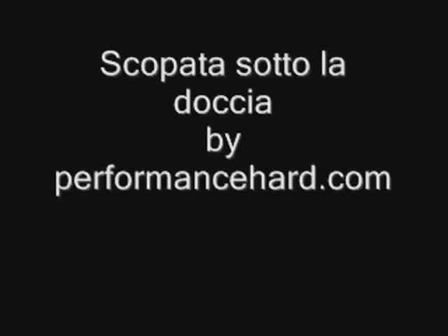 Brunetta Tettona Trombata Sotto La Doccia Amaporn