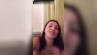 Dai raga ora vi faccio vedere le mie tette ! - AmaPorn