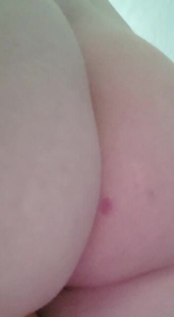 Mia Moglie Mostra Il Suo Culetto Amaporn