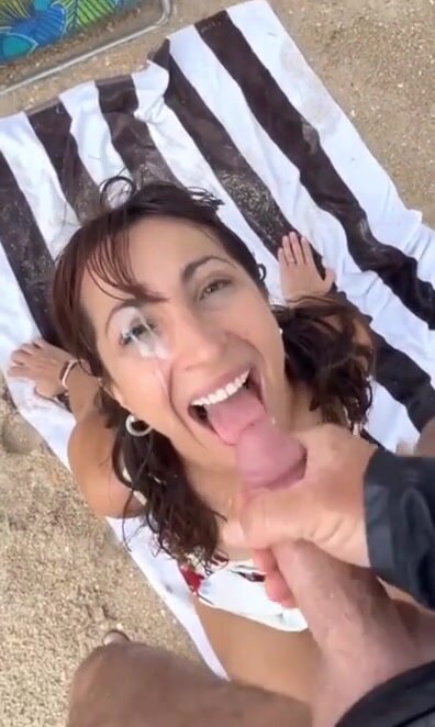 Prende La Mia Sborra In Faccia Sulla Spiaggia Amaporn 2626