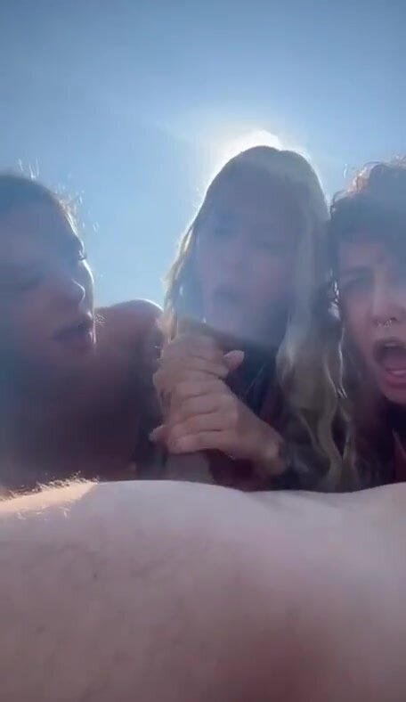 3 puttane condividono sborra e cazzo - AmaPorn