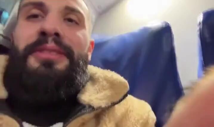 Sul Treno Regionale Una Coppia Fa Porcate Amaporn