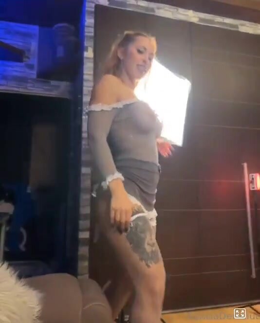 Alessia La Rossa Prende Un Cazzone Nero Amaporn