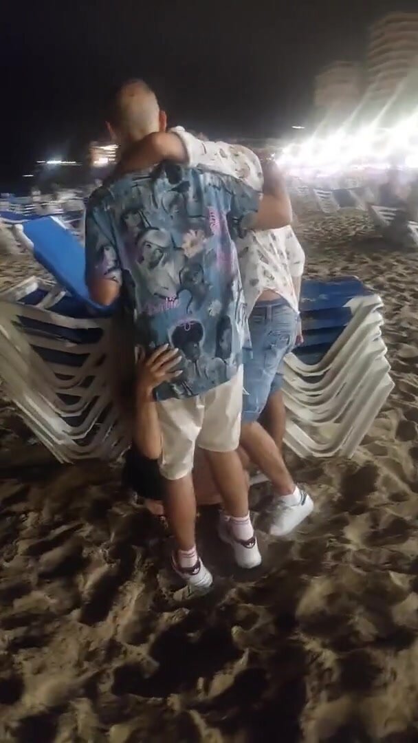 Troia Italiana Spompina Due Ragazzi In Spiaggia Amaporn 6603