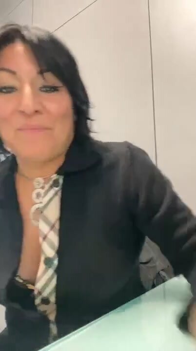 Impiegata Zoccola Scopata A Pecora Sulla Scrivania In Ufficio Amaporn